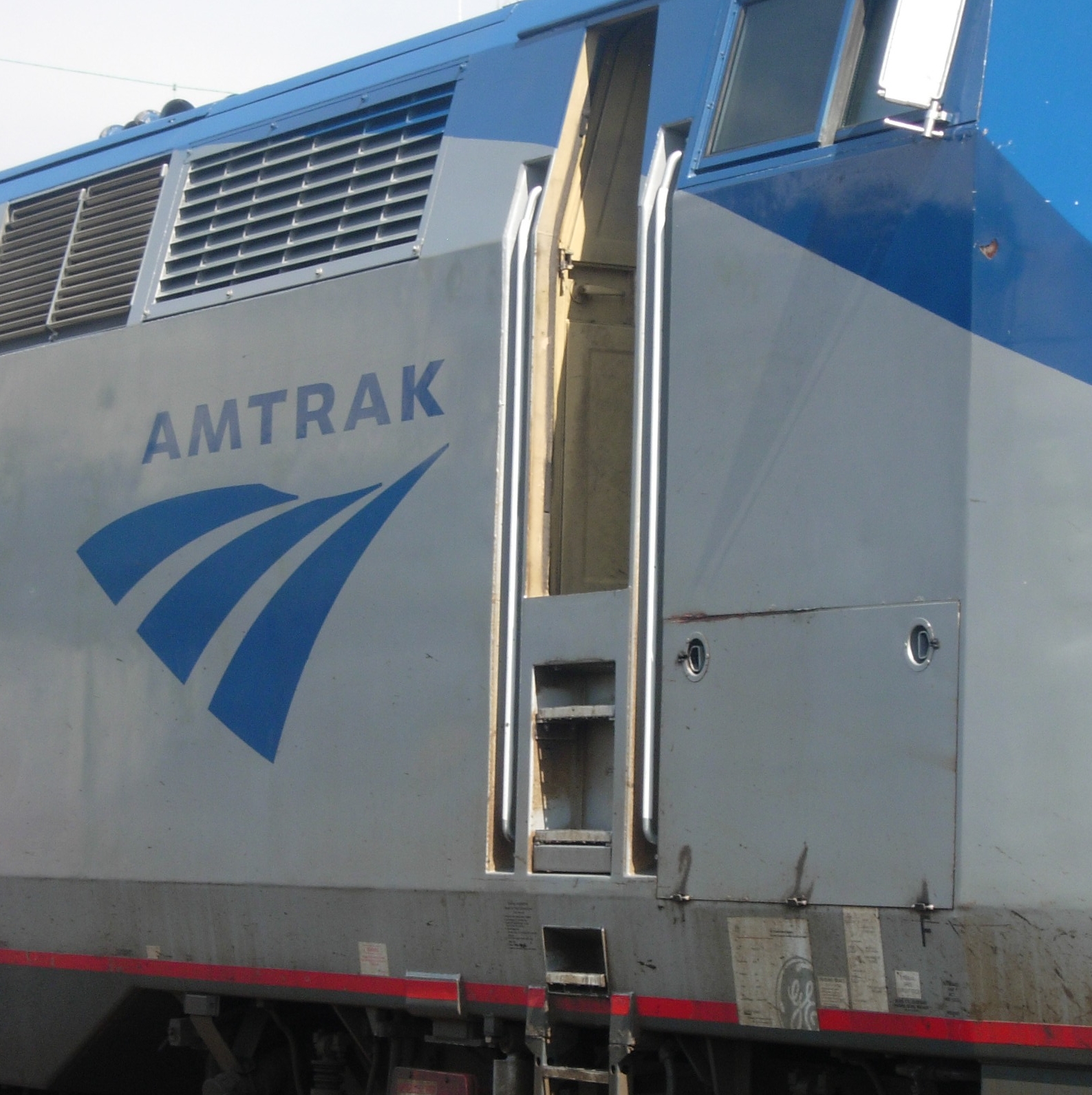 Amtrak Signal Foreman Recovers $2.9 Million After Train Sideswipe